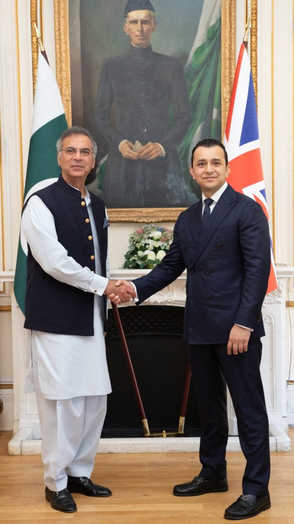 Brand Pakistan campaign launched on London’s iconic red buses to mark ...